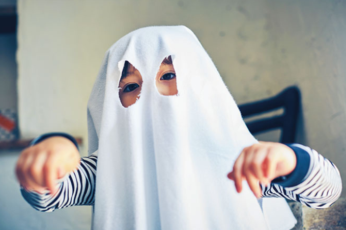 材料は白い布だけ！ ハロウィンの仮装は「まっしろおばけ」に変身！ | kodomoe（コドモエ）—「親子時間」を楽しむ子育て情報が満載！